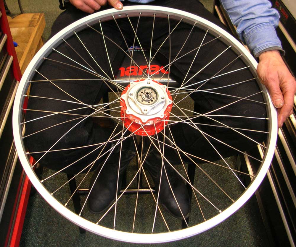 Lace a 48 Spoke Rohloff Wheel